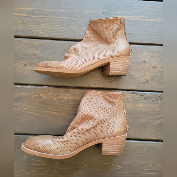 Isola | Shoes | Isola Sanica Bootie Tan Perforated Leather Size 75 ...